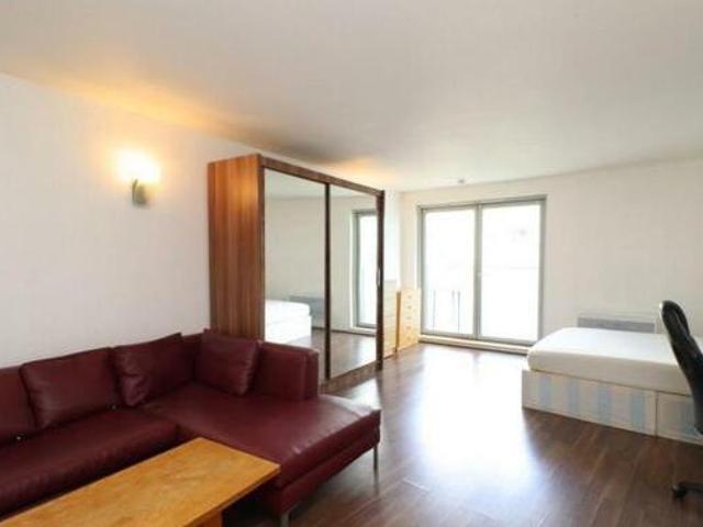 House Share For Rent In 2 Biscayne Avenue, Blackwall