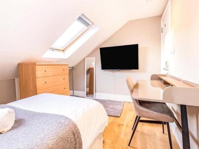 House share for rent in Woodford Road, Watford, Hertfordshire, WD17