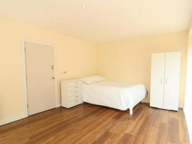 House Share For Rent In Acton Town