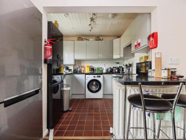 House share for rent in Aldershot Road, Guildford, Surrey, GU2