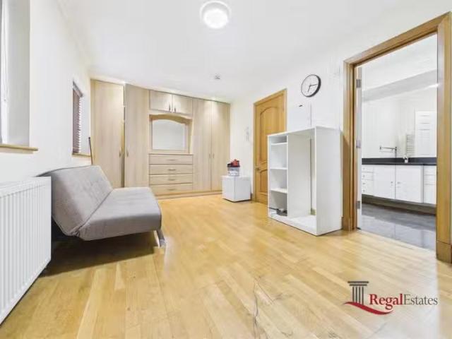 House share for rent in Columbia Avenue, Edgware, HA8 5DQ, HA8