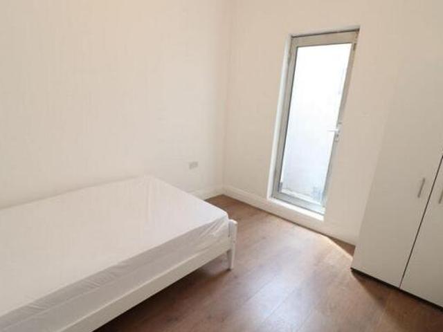 House Share For Rent In Colliers Wood