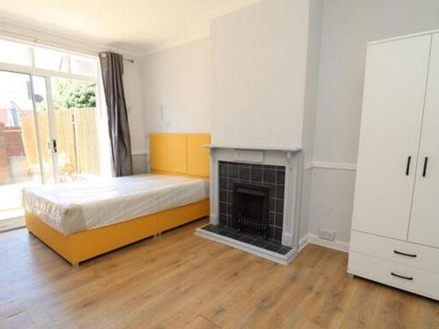 House Share For Rent In East Acton
