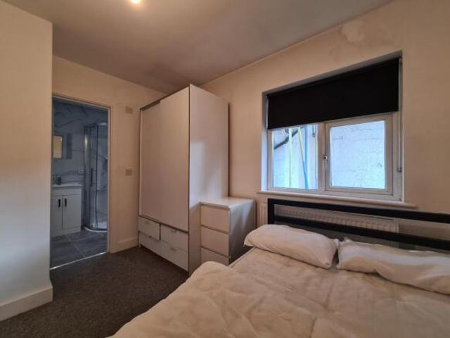 House share for rent in Golders Green Road, Golders Green, London, NW11