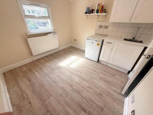 House share for rent in Grove Park Road, Tottenham, N15