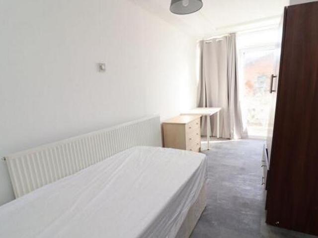 House Share For Rent In Hainault