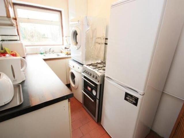 House share for rent in Hoylake Road, East Acton, London, W3 7NP, W3
