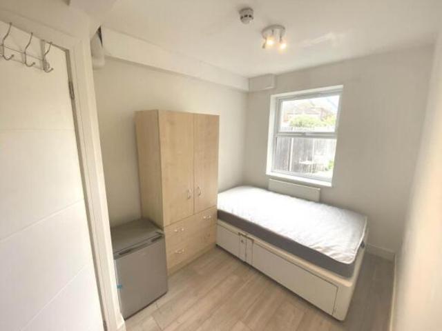 House share for rent in Leavesden Road, Watford, WD24