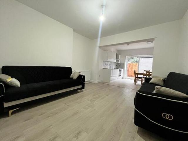 House share for rent in Old Oak Road, East Acton, London, W3 7HE, W3