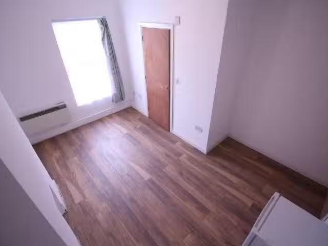 House share for rent in Parchmore Road, Thornton Heath, CR7 8L.