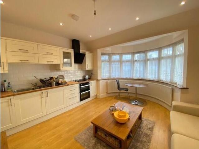 House share for rent in Park Avenue North, Willesden Green, London, NW10