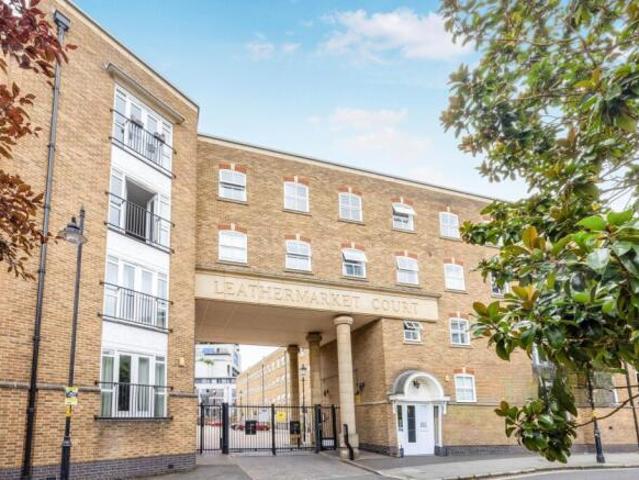 House share for rent in *ROOM LET* Leathermarket Court London SE1