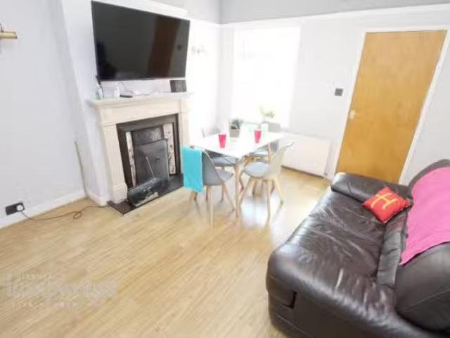 House share for rent in St Thomas Road, Erdington B23 8am 8p.