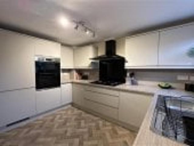 house share in Wharton Crescent, NG9 1RJ
