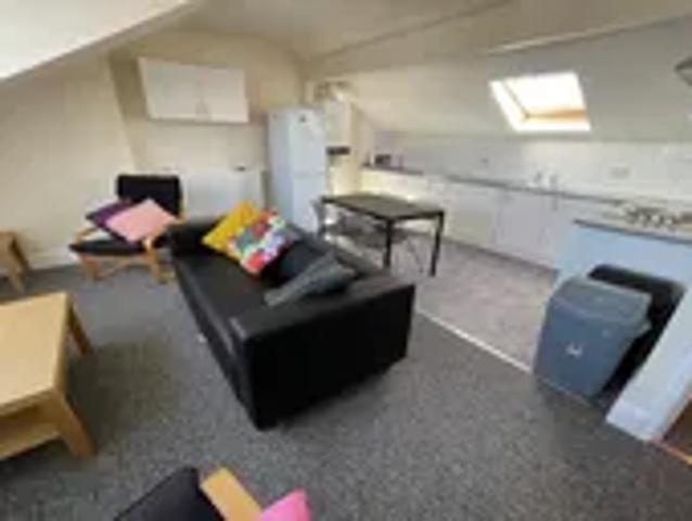 house share in High Road, Beeston, NG9 2LN