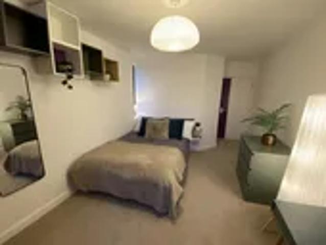 house share in Peveril Road, NG9 2HY