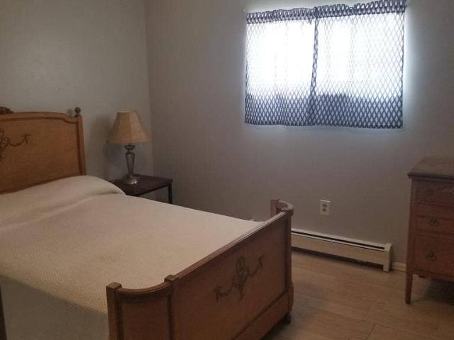 House share rooms available