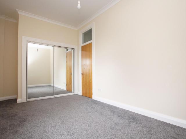 house Shieldhall Road, Linthouse, Glasgow, G51 4HE
