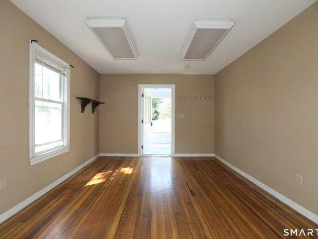 house Simsbury CT ES104720410