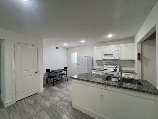 Houston Apartment with Living room. Modern & newly