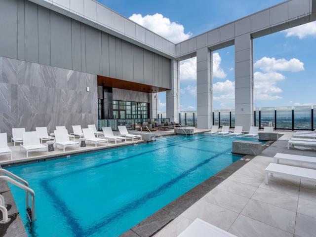 Houston Gem: Renovated One Bedroom Apartment with Balcony