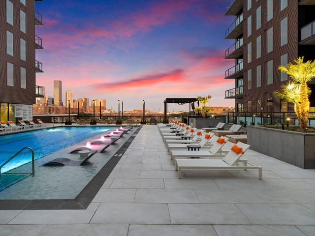 Houston Getaway: Two Bedroom Apartment with Private Patio