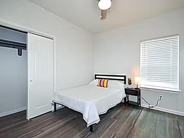 Houston Hideaway Private Bath & Shared Dining id. 4024