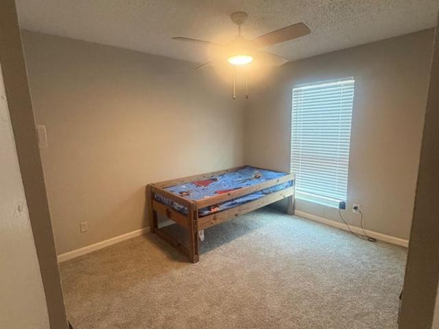 Houston Home, a 10 minute walk to transit stop Hol