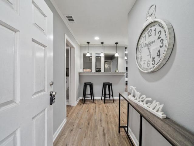 Houston House with Dining area. Newlyrenovated & c
