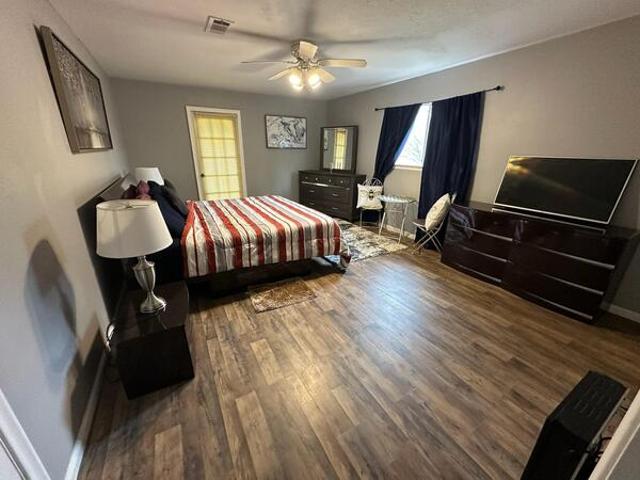 Houston House with Pool !, Spacious & newly renovated