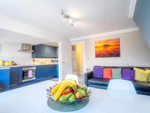 Hove BN3, 2 bed flat to rent, £2,971 pcm | PrimeLocation