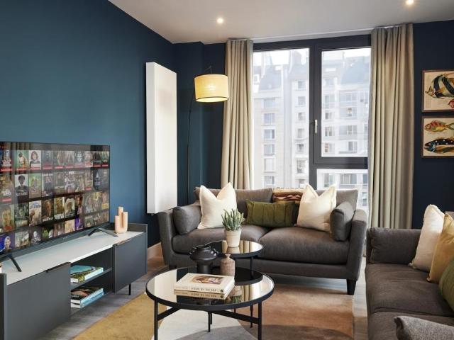 Hove Central, 11 Boulevard Place Hove. 3 bed apartment to rent £2,835 pcm £654 pw
