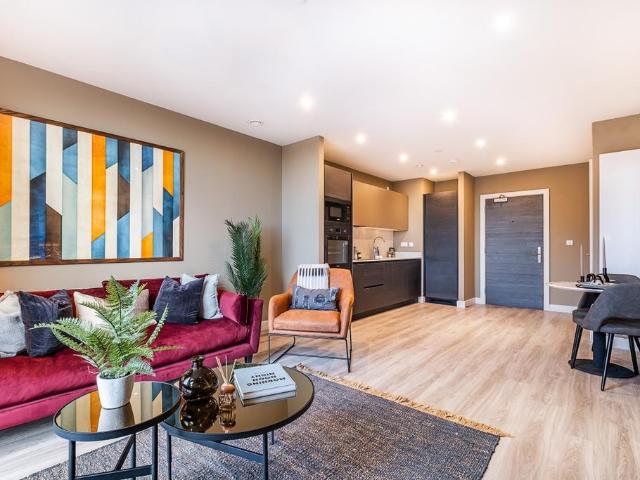 Hove Central, Boulevard Place Hove BN3 1 bed apartment to rent £1,670 pcm £385 pw