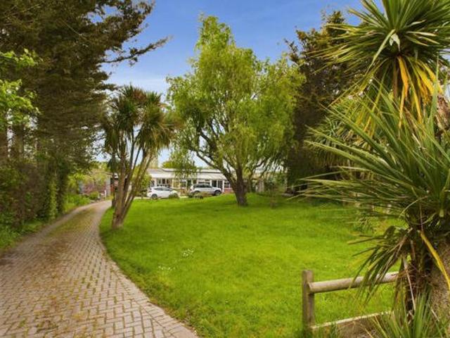 Hovefields Drive, Wickford, 3 Bedroom Farm