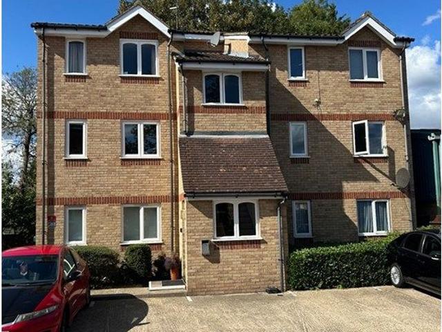 Howard Close, Waltham Abbey EN9, 1 bed flat to rent, £1,300 pcm | PrimeLocation