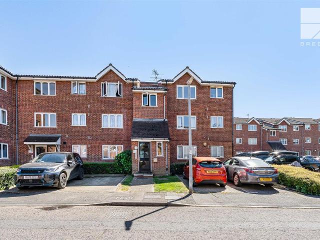 Howard Close, Waltham Abbey, Essex EN9, 1 bed flat to rent, £1,100 pcm | PrimeLocation