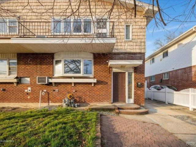 Howard Beach NY 11414 LS101253713