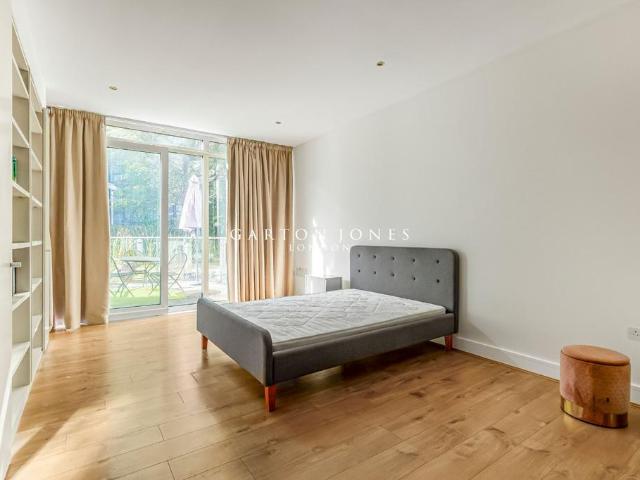 Howard Building, 368 Queenstown Road. Studio to rent £2,002 pcm £462 pw
