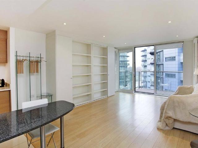 Howard Building, 368 Queenstown Road. Studio to rent £2,100 pcm £485 pw