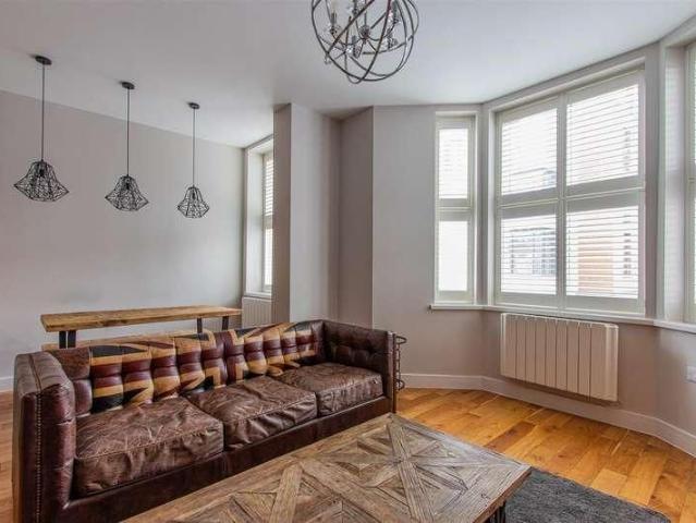 Howard Gardens, Roath, CF24
