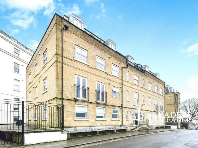 Howard Place, Brighton, East Sussex, BN1 Studio to rent £1,050 pcm £242 pw