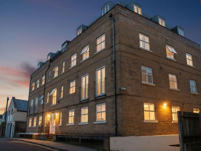 Howard Place, St. Annes Court Howard Place BN1, Studio to rent, £1,000 pcm | PrimeLocation