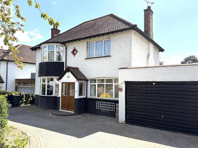 Howard Road, Coulsdon, CR5 4 bed detached house to rent £3,100 pcm £715 pw