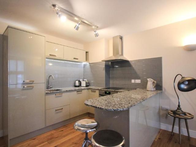 Howard Terrace, Roath CF24, 1 bed flat to rent, £1,200 pcm | PrimeLocation