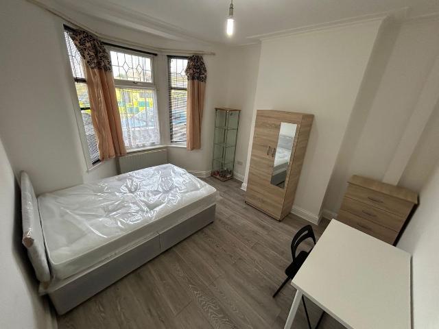 Howards Road, Plaistow, London E13, Room to rent, £910 pcm | PrimeLocation