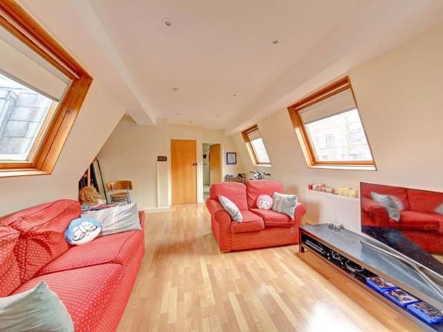 Howards Yard SW18, 2 bed flat to rent, £2,200 pcm | PrimeLocation