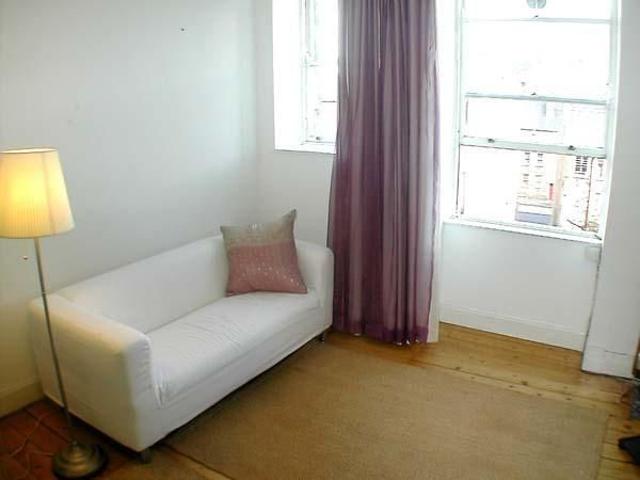 Howden Street, Edinburgh EH8, 2 bed flat to rent, £1,400 pcm | PrimeLocation