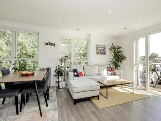 Howell Court, Enfield Road, 2 Bedroom Flat