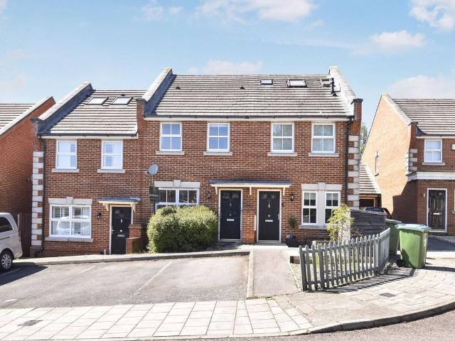 Howerd Way, London SE18, 2 bed flat to rent, £1,900 pcm | PrimeLocation