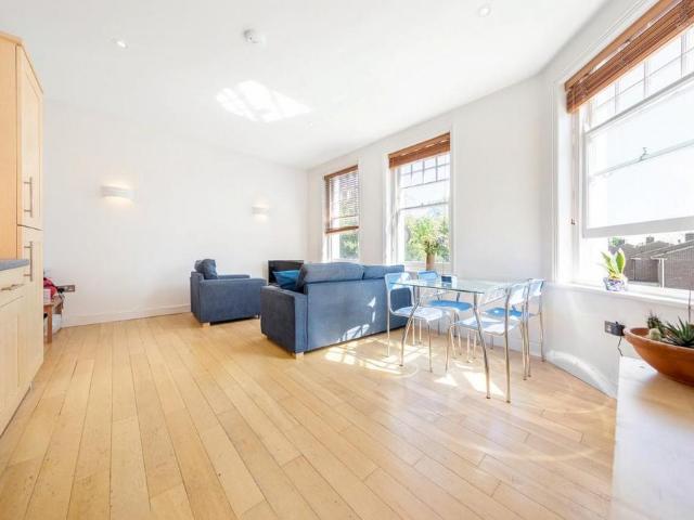 Howletts Road, SE24 2 bed flat to rent £2,197 pcm £507 pw